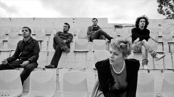 Abbie Gale: «Σε περιόδους κρίσης υπάρχει καλλιτεχνική άνθηση» | clickatlife