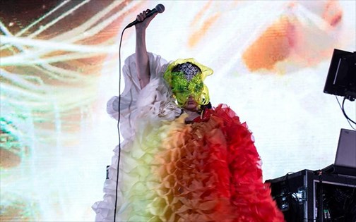 Σύντομα έρχεται το νέο, φουτουριστικό άλμπουμ της Björk | clickatlife