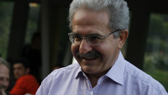 Μίμης Ανδρουλάκης: ως άλλος σαμάνος μιλά με τα πνεύματα της Αριστεράς ...
