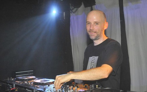 Ο Moby χαρίζει ένα soundtrack για yoga και διαλογισμό | clickatlife