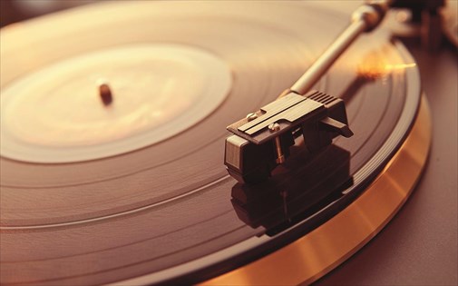 Tο βινύλιο θα ξεπεράσει σε πωλήσεις τα CD για πρώτη φορά μετά το 1986 ...