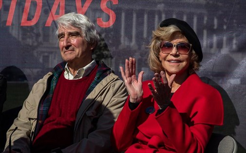 Νέα σύλληψη της Jane Fonda σε διαδήλωση για την κλιματική αλλαγή ...