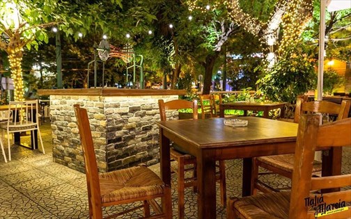 Παλιά Πλατεία: μια δροσερή αυλή για μεζέδες στα Πατήσια | clickatlife