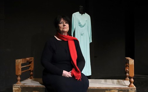 Η Άννα Βαγενά με το «Βεραμάν Φόρεμα» για λίγες ακόμη παραστάσεις ...