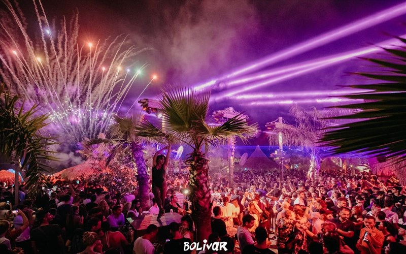 17+3 μέρη για να πιείτε καφέ ακούγοντας... το κύμα | clickatlife