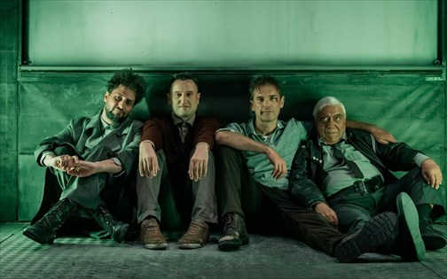 «Ο Πουπουλένιος» ξανά στο Σύγχρονο Θέατρο με τον Δημήτρη Πιατά ...